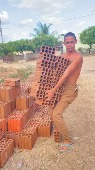 Agora vou ensinar carregar 15 tijolo @Orea seca of ...| SnackVideo