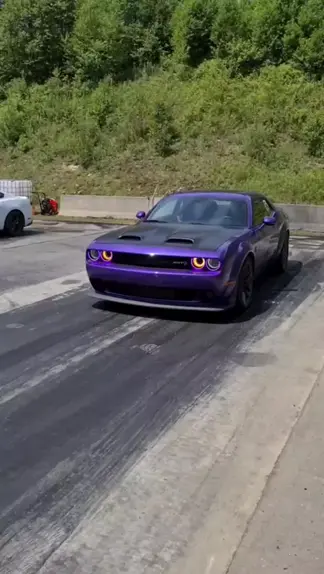 hellcat drifting gif & dodge hellcat redeye gif| D ...| Kwai